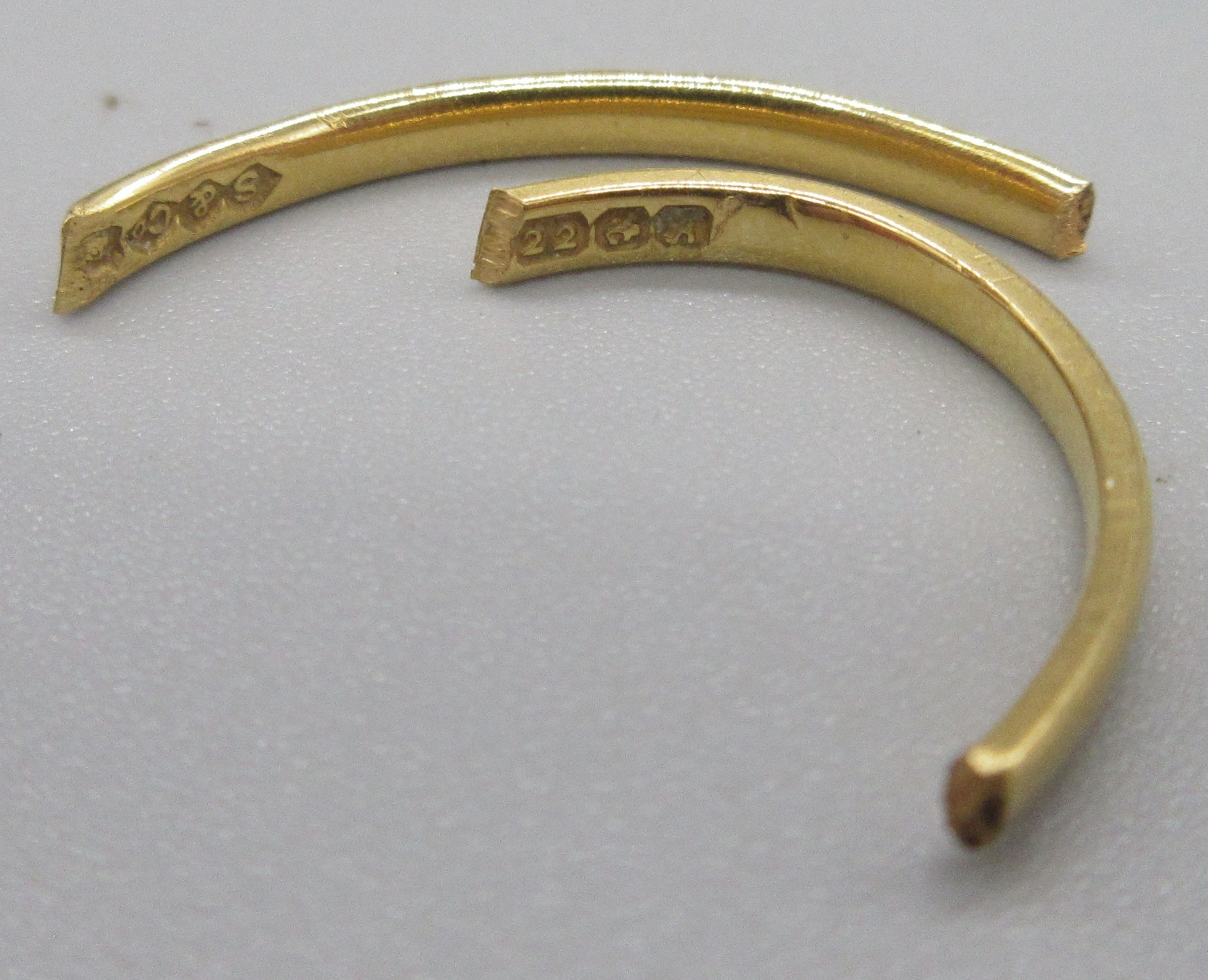 22ct yellow gold scrap, 1.8g Bradleys Shipping £23.00 plus vat (UK Only)