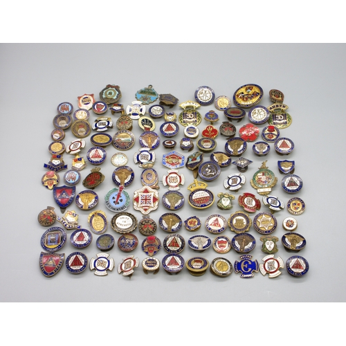Collection of vintage Union and Amalgamated Workers pin badges & badges ...