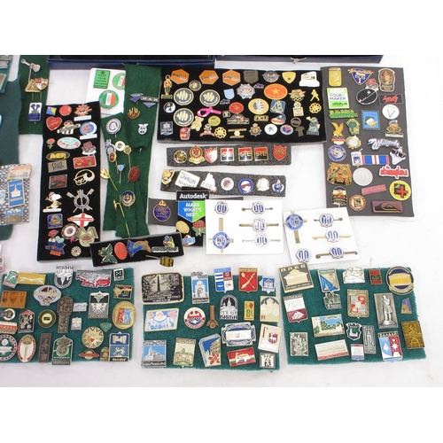Large assorted collection of mixed pin badges, badges, etc. (qty)