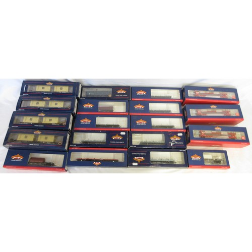 Twenty-six boxed OO gauge Bachmann rolling stock to incl. 3x 30 Ton ...