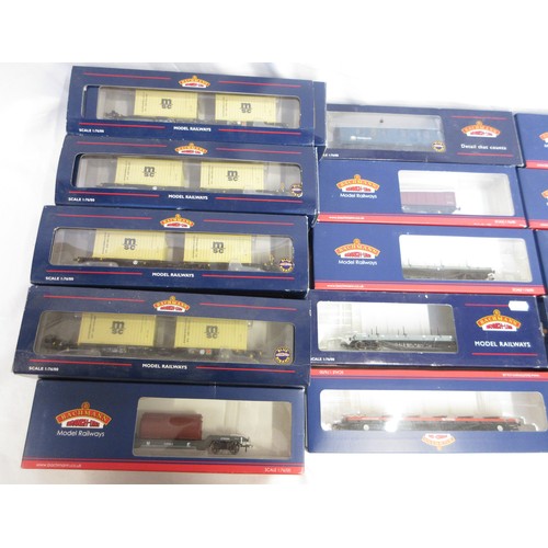 Twenty-six boxed OO gauge Bachmann rolling stock to incl. 3x 30 Ton ...