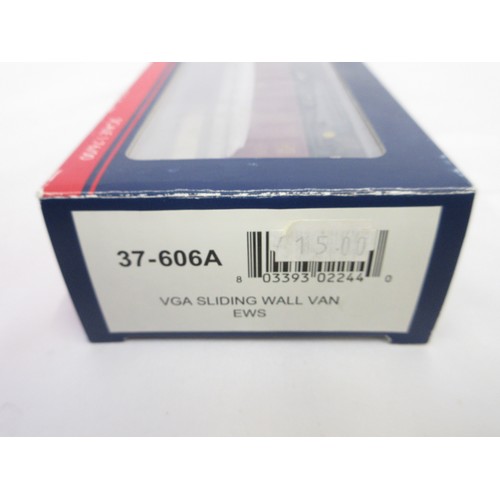 Twenty-six boxed OO gauge Bachmann rolling stock to incl. 3x 30 Ton ...