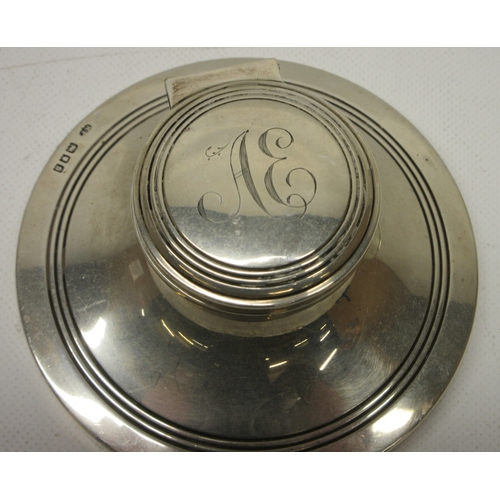 Geo.V hallmarked silver capstan inkwell, hinged top engraved A.E in ...