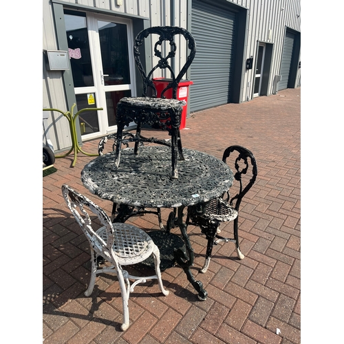 Ally garden table and four chairs - heavy