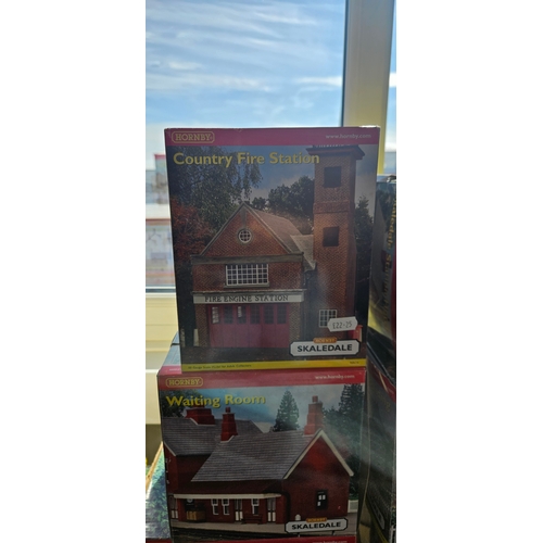 Hornby 00 gauge model railway buildings