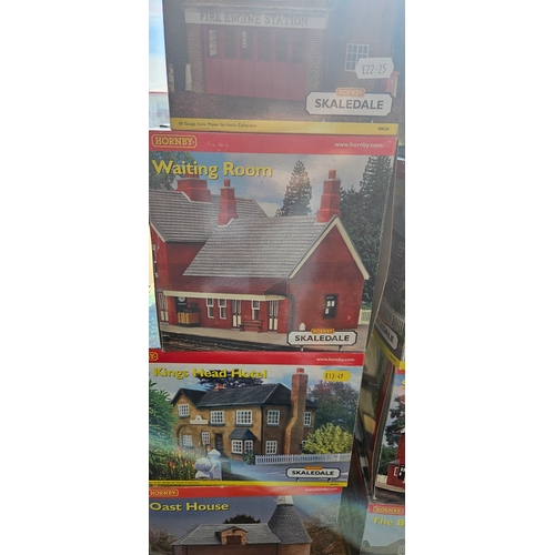 Hornby 00 gauge model railway buildings