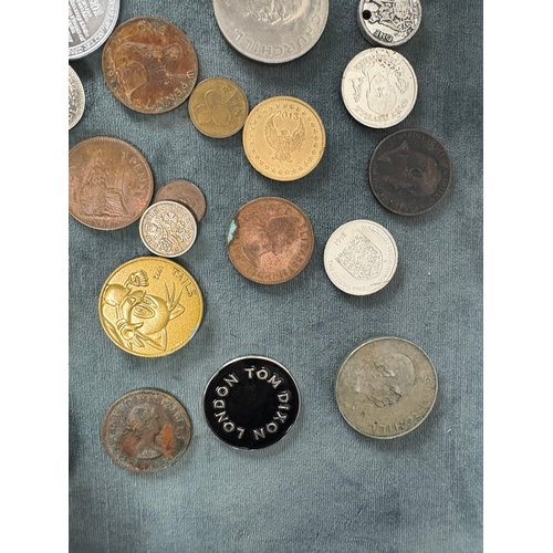 Miscellaneous coins and buttons