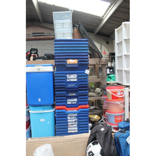LARGE QUANTITY OF BLUE PLASTIC TRAYS