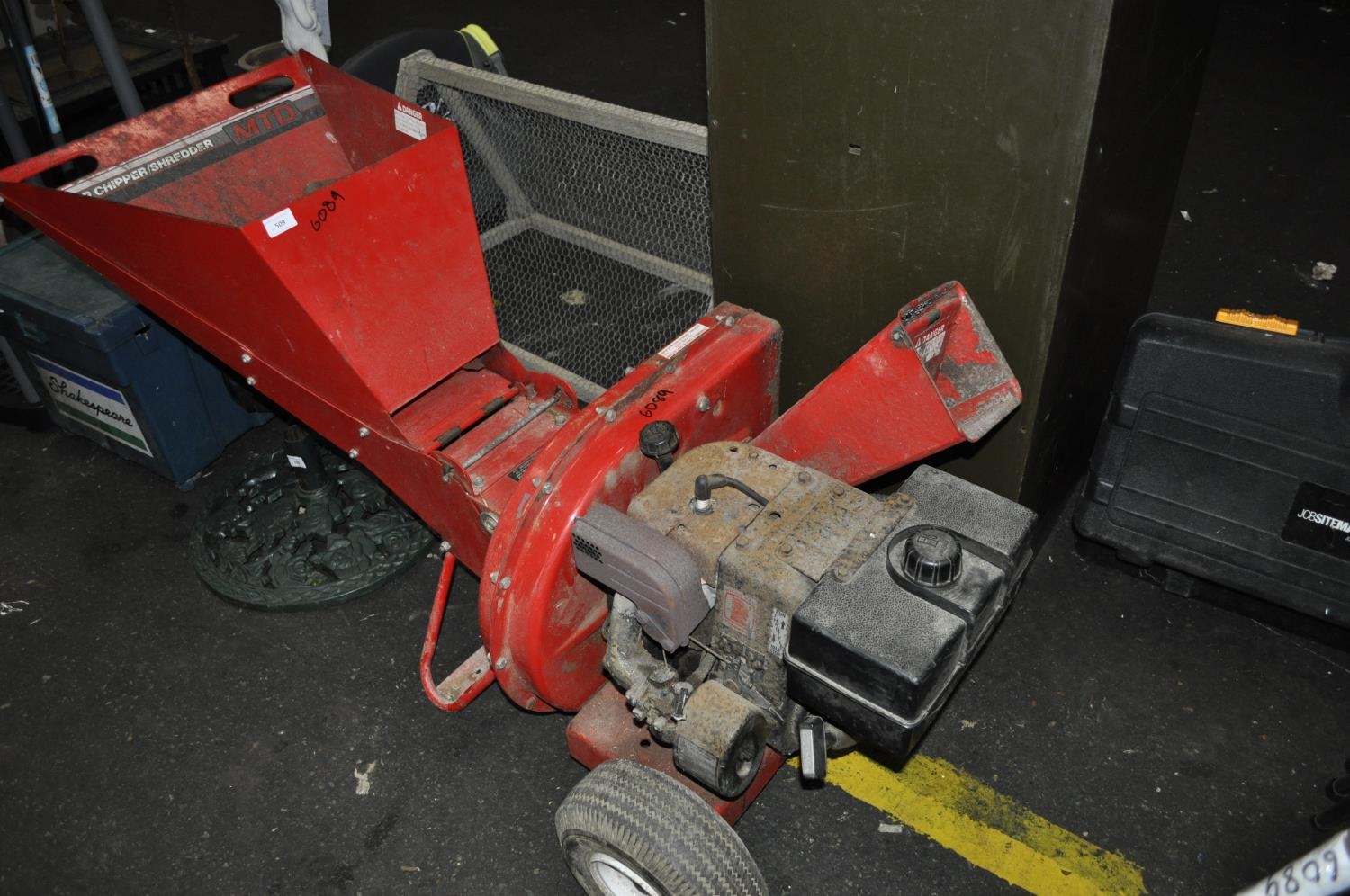 8HP CHIPPER/SHREDDER MTD