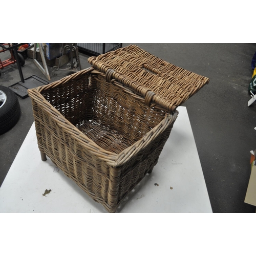 WICKER FISHING CREEL/BASKET
