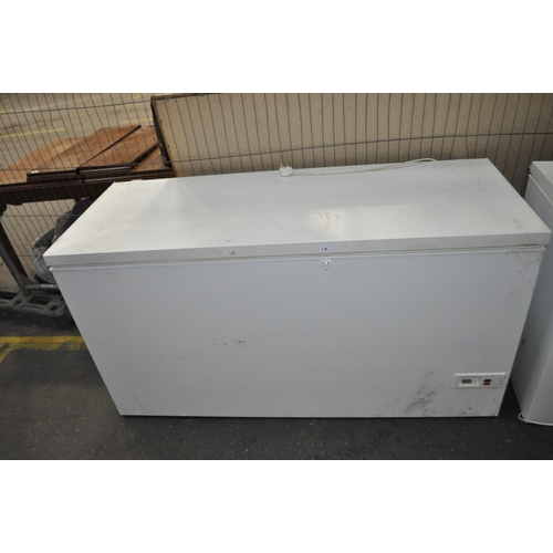 LARGE CHEST FREEZER APPROX 5-6FT