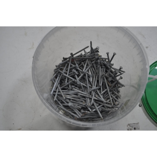 LARGE TUB OF GALVANISED NAILS