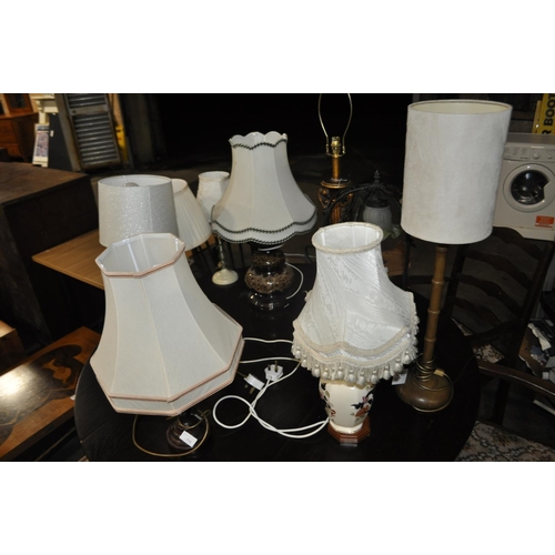 SELECTION OF VARIOUS TABLE LAMPS