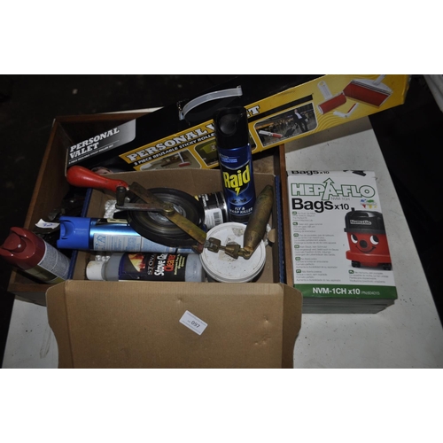BOX CONTAINING HENRY HOOVER BAGS, PERSONAL VALET, VINTAGE BRASS DEPTH GAUGE