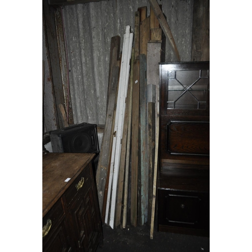 LARGE BUNDLE OF MIXED LENGTHS TIMBER