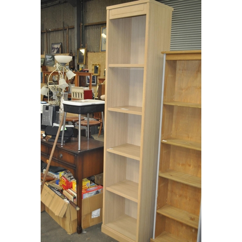 A 5 SHELF TALL DISPLAY UNIT / BOOKSHELF 45CM WIDE BY 33CM DEEP BY 210CM ...