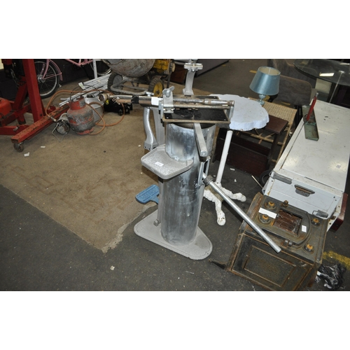 HEAVY ALLY OLIVER STRINGING MACHINE (TENNIS RACKETS)