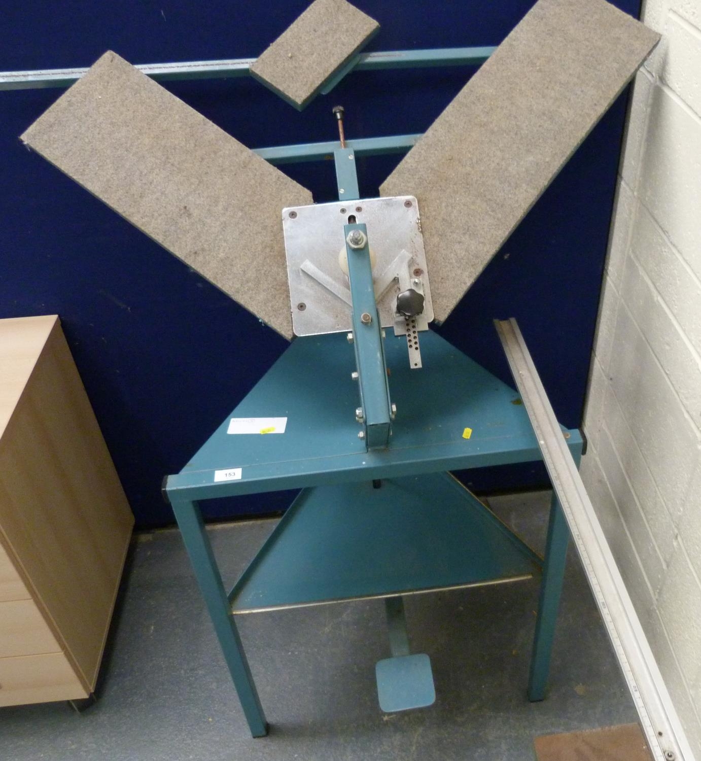 'Euro' foot operated framing under-pinner, with 10mm pins.