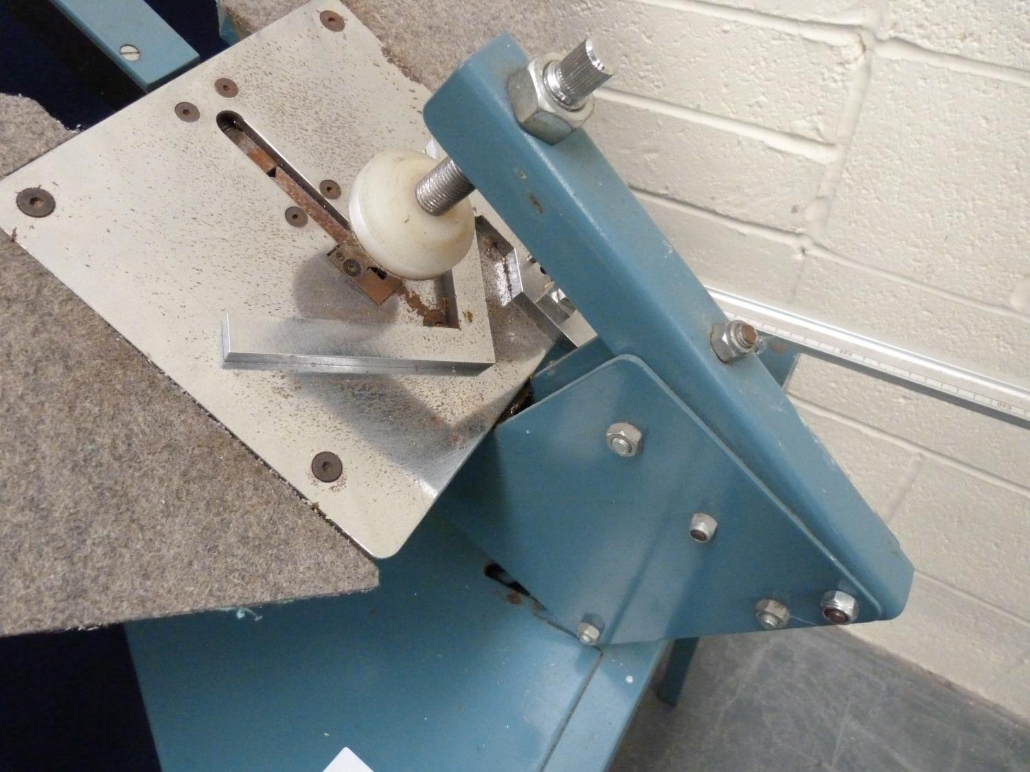 'Euro' foot operated framing under-pinner, with 10mm pins.