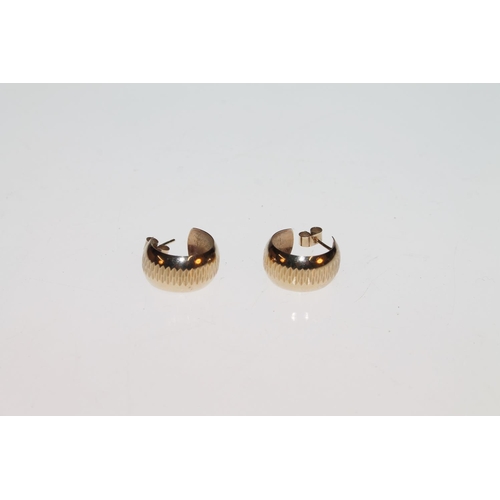 Pair of 9ct gold earrings, 2.8g. Ref.15