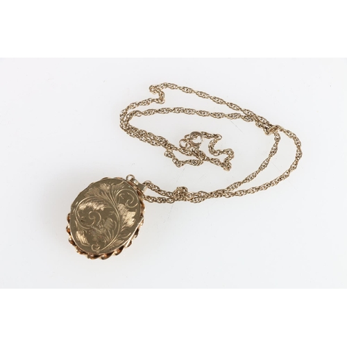 9ct gold locket, 3 cm, on 9ct gold chain, 12.6 g gross.