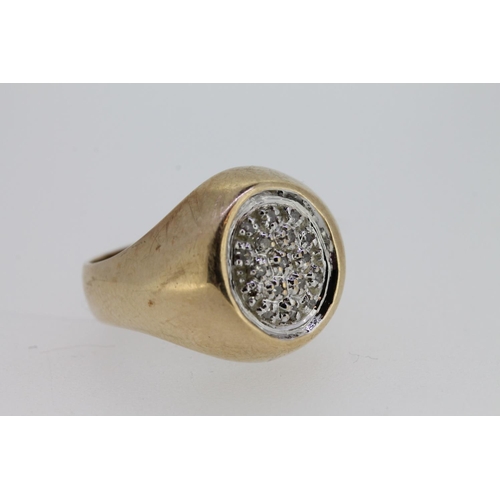 9ct gold signet ring set with cluster of illusion set diamonds, size P ...
