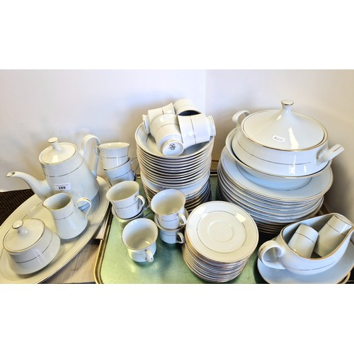 Extensive Chinese Seagull dinner / tea service.