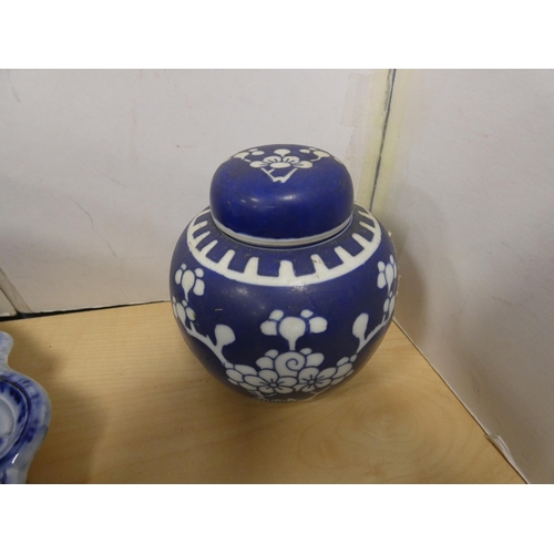 Collection of blue and white ceramics to include a Victorian ashet ...