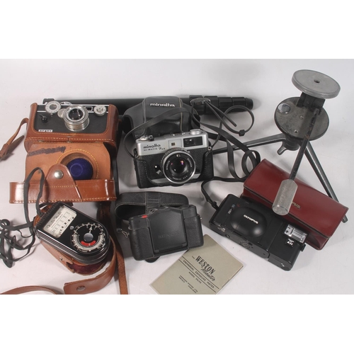 Vintage cameras to include Argus rangefinder camera fitted with Argus ...