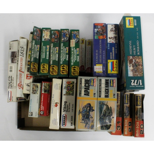 Twenty-two model kits to include Zvezda 8032 Medieval Heavy Bombard ...