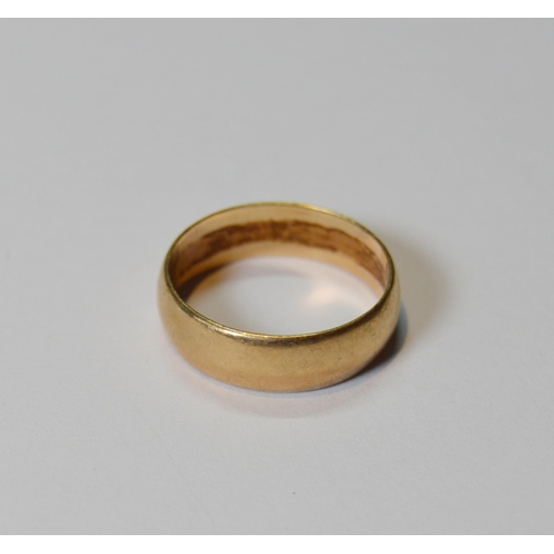 9ct gold band ring, '375, size M, 2.6g.