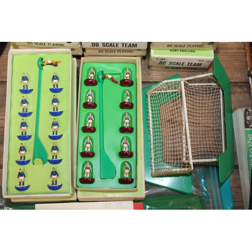 Subbuteo boxed teams, corner kickers, diving goalkeepers with caps, mat ...