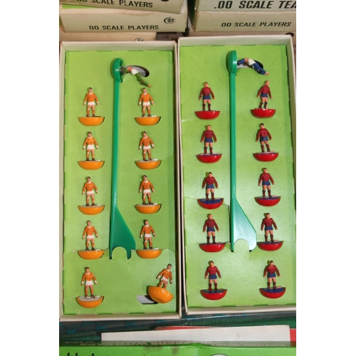 Subbuteo boxed teams, corner kickers, diving goalkeepers with caps, mat ...