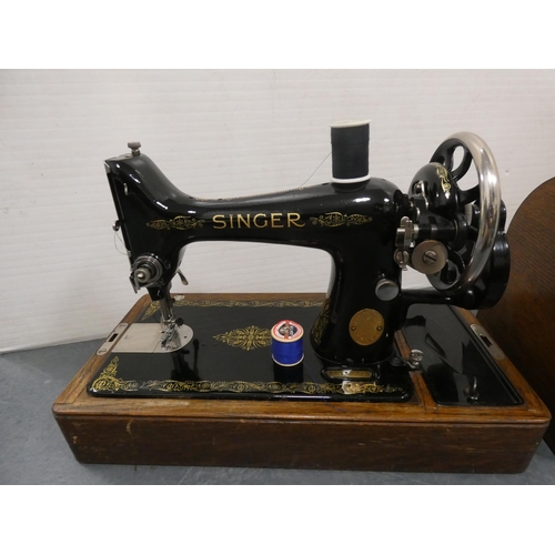 Singer sewing machine, model Y8379672, in carry case (key present ...