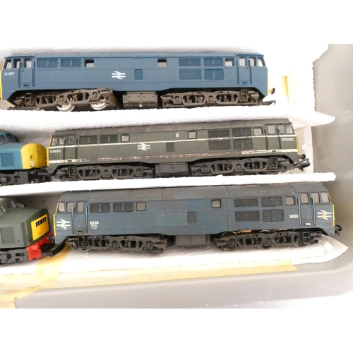 Group of 00 gauge diesel locomotives to include a Hornby BR Grey Class ...