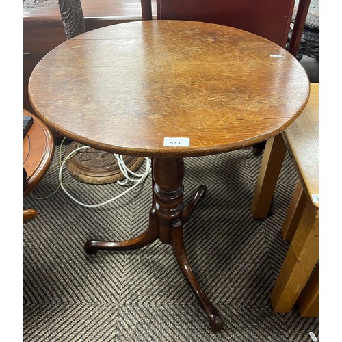 Mahogany circular pedestal table on scroll feet.