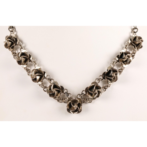 Silver flower design necklace, 30g