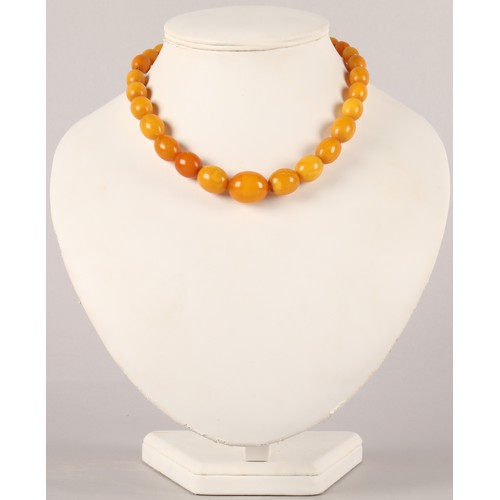 Butterscotch amber or bakelite resin bead necklace, 32g