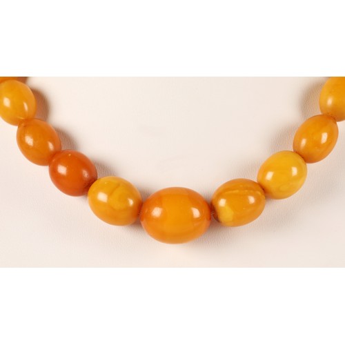 Butterscotch amber or bakelite resin bead necklace, 32g