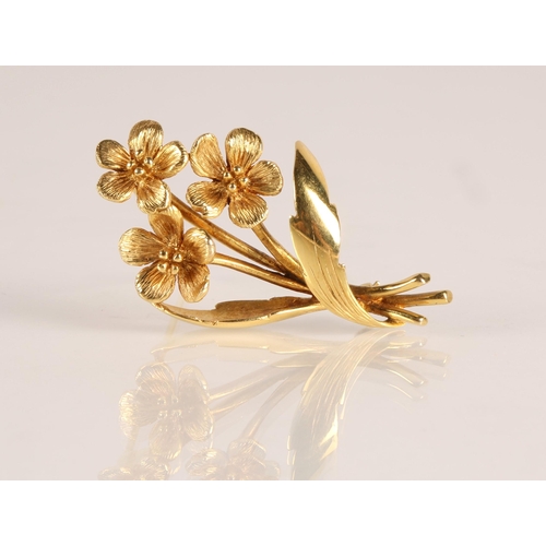 Ladies 9ct yellow gold floral spray brooch, gross weight 7.3g