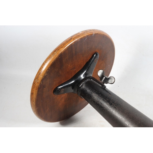 Singer sewing machine stool, 43cm high.