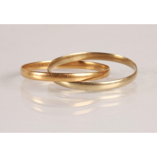 Two-tone interlocking gold bands, faded marks, 1.5g, ring size R