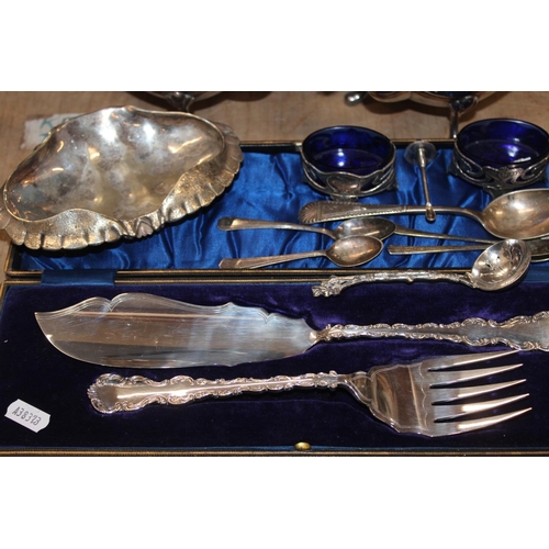 Silver plated ware to include a cased set of fish servers, teapot ...