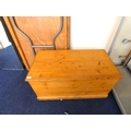 Large pine bedding box W.94cm x H.48cm x D.50cm
