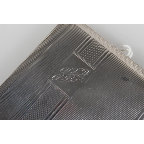 Silver cigarette case with engine turning decoration, 158g.