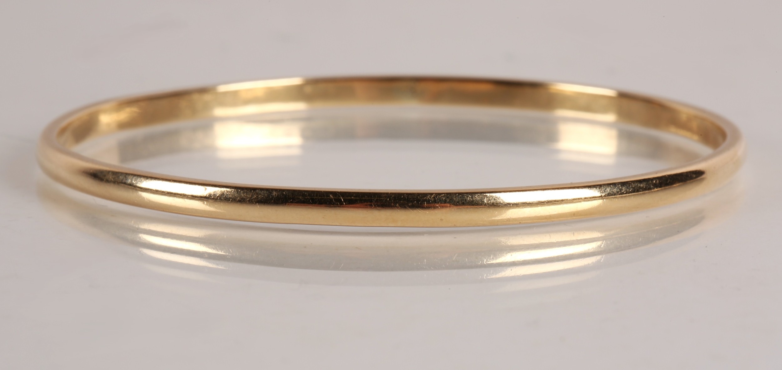 9ct gold stiff bangle, 17.2g