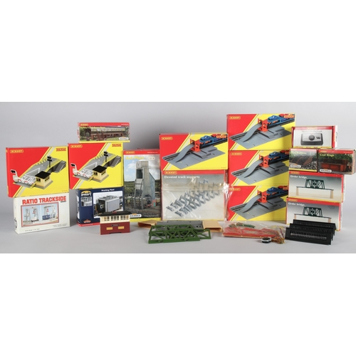 Hornby OO Gauge model railway trackside accessories to include Car ...