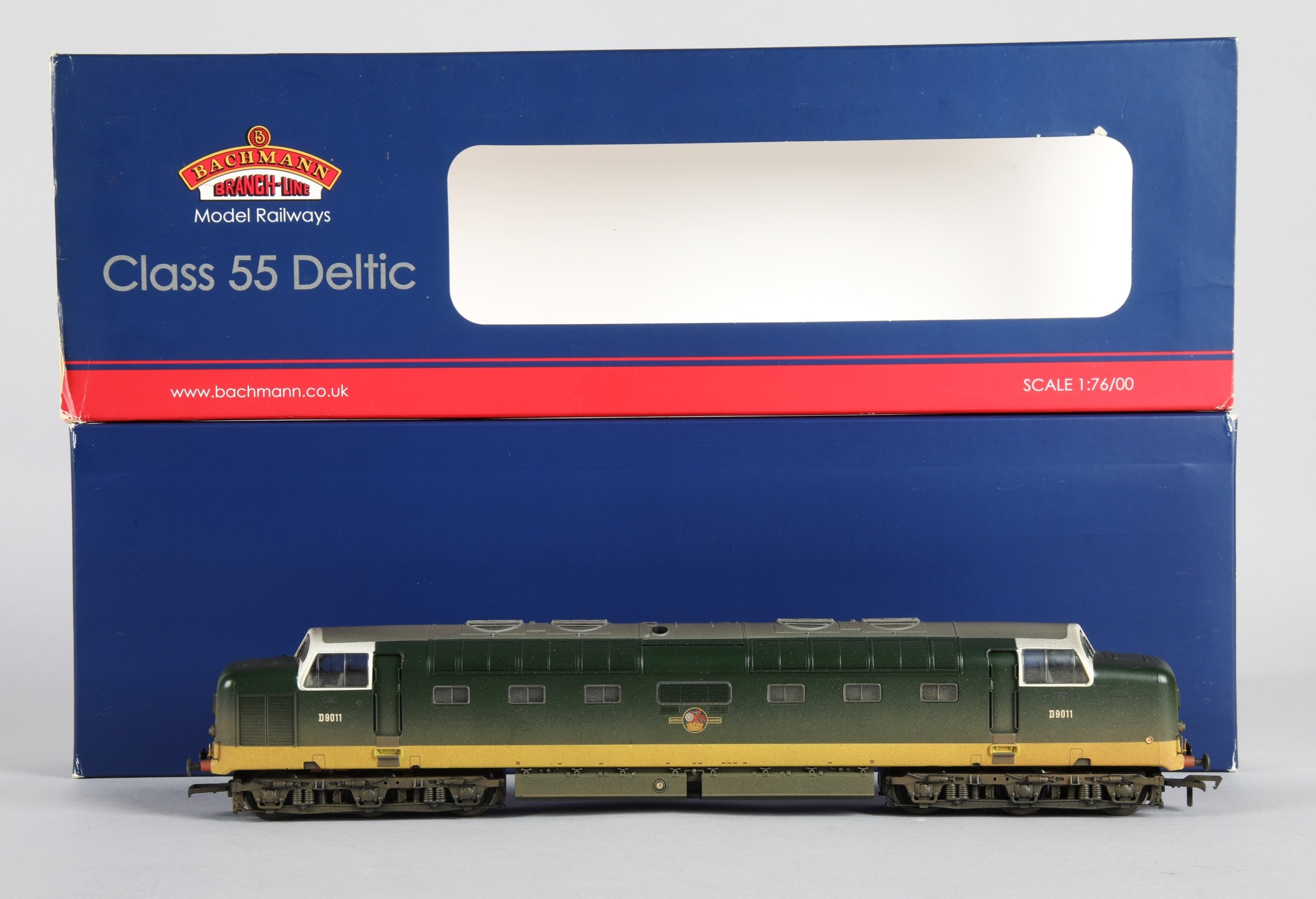 Bachmann OO Gauge diesel locomotive 32-529B class 55 diesel D9011 BR ...