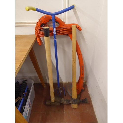Sledge hammer, mattock, garden claw and Flymo strimmer (4)