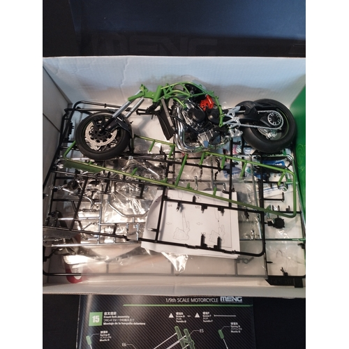 Meng Model Kit Kawasaki Ninja H2R Motorbike 1:9 Scale